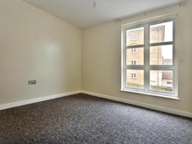 3 bedroom flat for rent in Caroline Way, Eastbourne, BN23