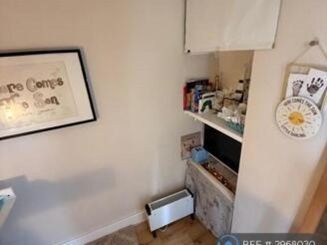 3 bedroom flat for rent in Cascades Tower, London, E14