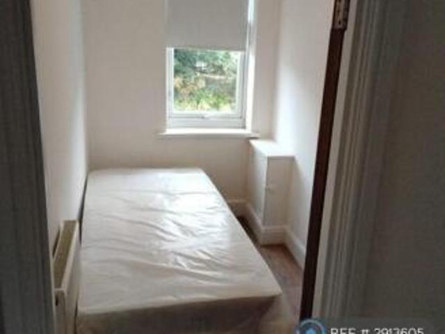 3 bedroom flat for rent in Cassland Road, London, E9