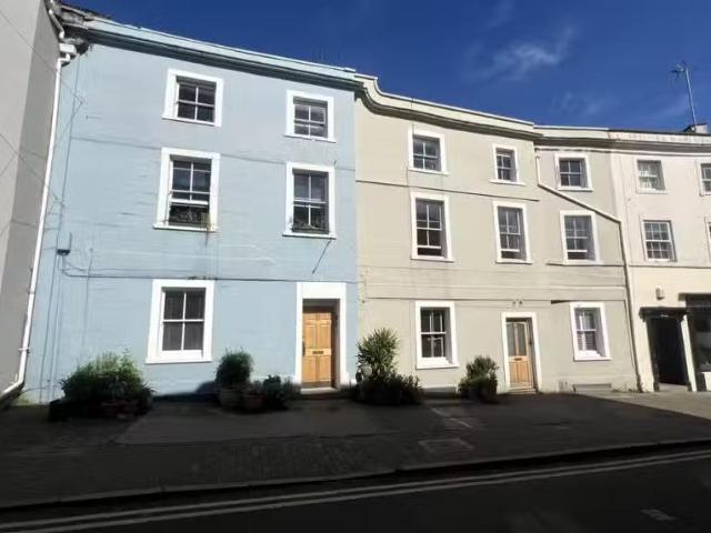3 bedroom flat for rent in Catherine Street, BA11