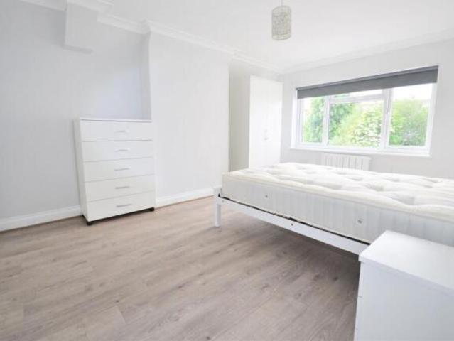 3 bedroom flat for rent in Cecil Road, North Acton, W3 0DA, W3