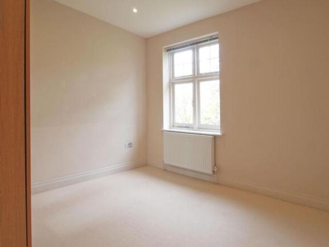3 bedroom flat for rent in Cedar Road, Sutton, SM2