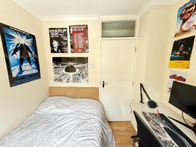 3 bedroom flat for rent in Chamberlain House, Whitechapel E1