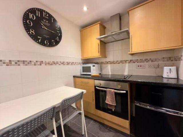 3 bedroom flat for rent in Chancellor Street, Partick, Glasgow, G11