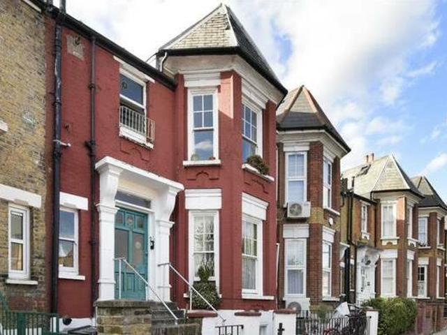 3 bedroom flat for rent in Chardmore Road N16