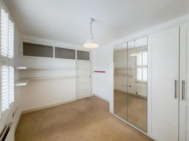 3 bedroom flat for rent in Charlton Church Lane, Charlton, SE7