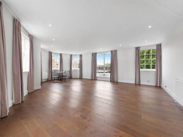 3 bedroom flat for rent in Chartwell Court, Gloucester Square, London, W2
