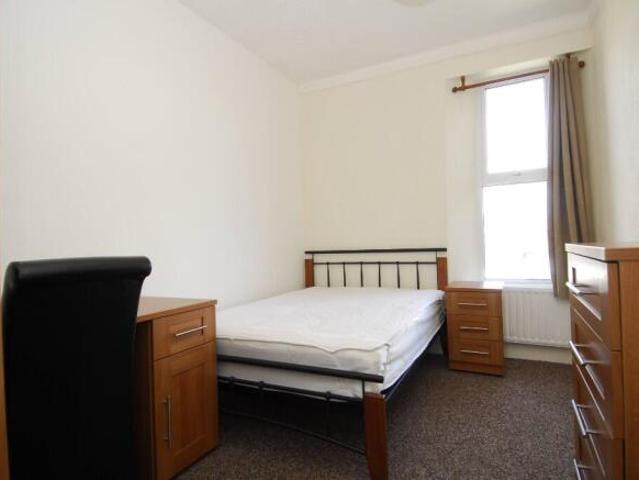 3 bedroom flat for rent in Cheltenham Place, Plymouth, Devon, PL4