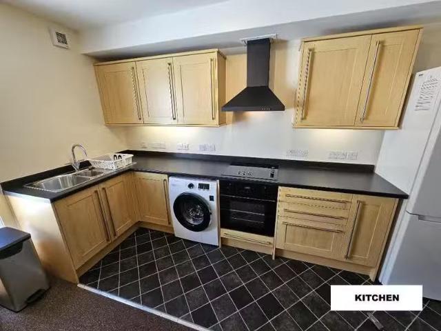 3 bedroom flat for rent in Cheltenham Road, Lower Cotham, Bris.