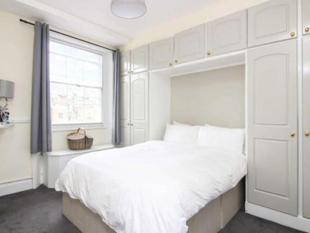 3 bedroom flat for rent in Chepstow Road, London, W2