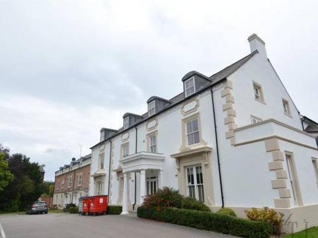 3 bedroom flat for rent in Chester High Road Neston South Wirral CH64