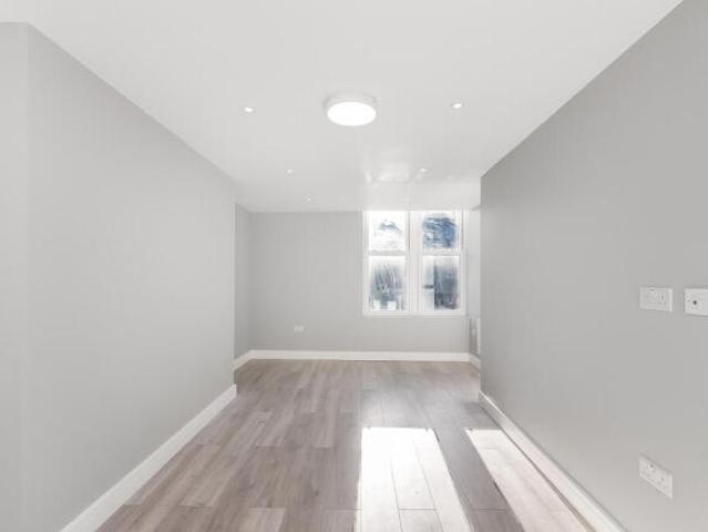 3 bedroom flat for rent in Chislehurst Road, Chislehurst, BR7