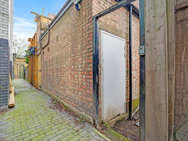 3 bedroom flat for rent in Chiswick High Road, Chiswick, PK491, W4