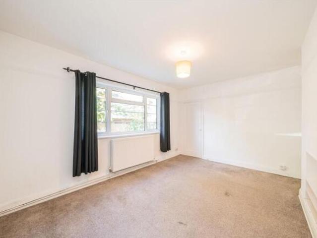 3 bedroom flat for rent in Churchview Road, Twickenham, TW2