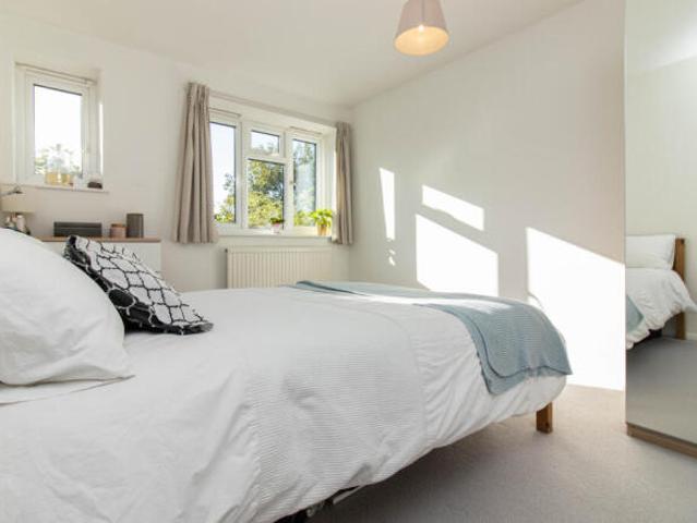 3 bedroom flat for rent in Church Path, London, W4
