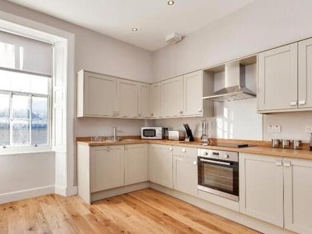 3 Bedroom Flat For Rent In City Centre, Edinburgh