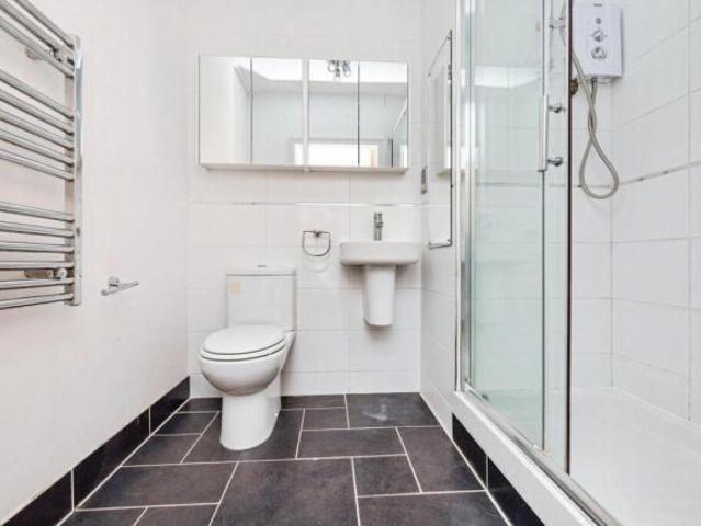 3 bedroom flat for rent in City Walk London SE1