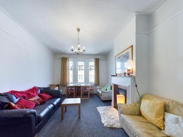 3 Bedroom Flat For Rent In Comely Bank, Edinburgh