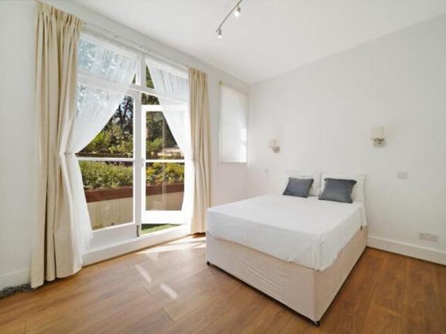 3 bedroom flat for rent in Compayne Gardens, South Hampstead, NW6