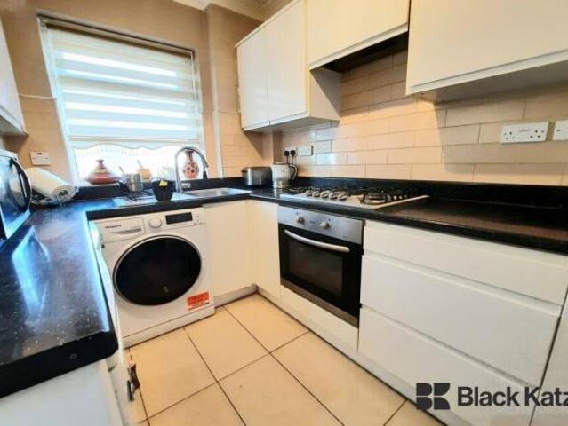 3 bedroom flat for rent in Congreve Street, Elephant and Castle / Borough SE17