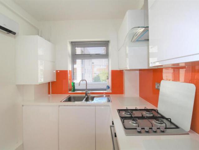 3 bedroom flat for rent in Congreve Street, Southwark, SE17