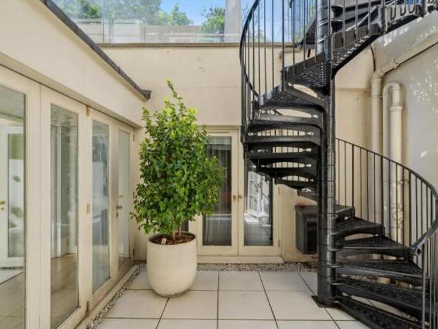 3 bedroom flat for rent in Connaught Place, Hyde Park, London, W2