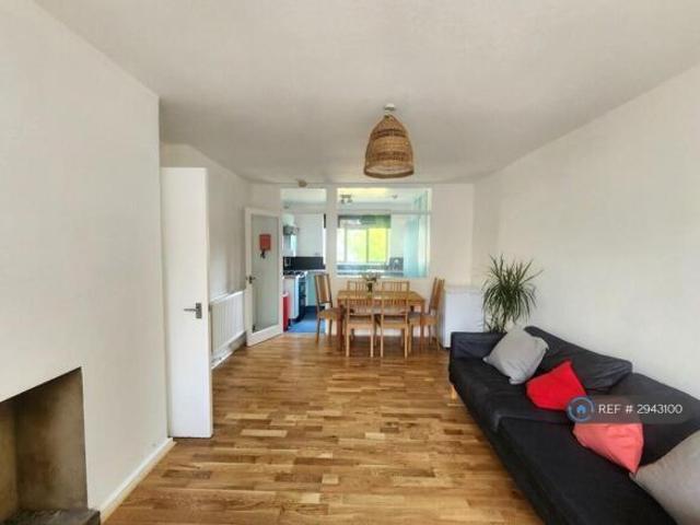 3 bedroom flat for rent in Cooks Road, London, SE17