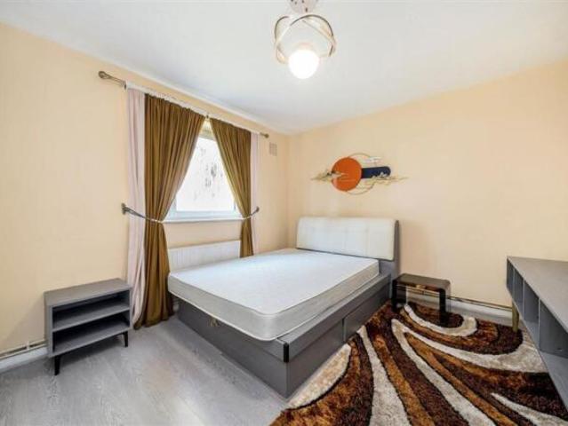 3 bedroom flat for rent in Colville Estate, London, N1
