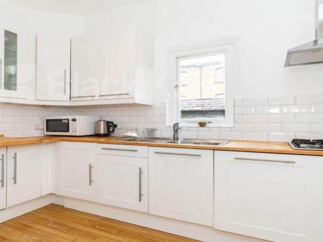 3 bedroom flat for rent in College Place, Camden NW1