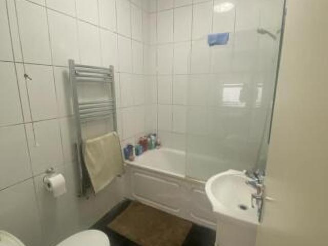 3 bedroom flat for rent in College Place, London, NW1
