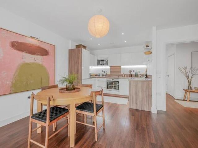 3 bedroom flat for rent in Copenhagen Court, Pell Street, SE8