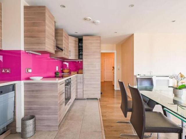 3 bedroom flat for rent in Cordelia Street, Tower Hamlets, London, E14