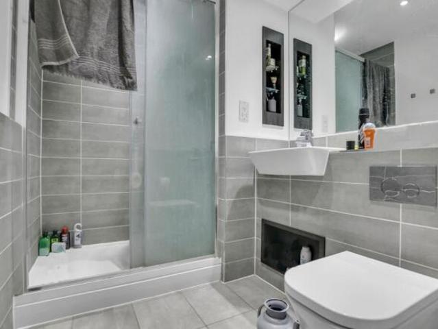 3 bedroom flat for rent in Cording Street, Banbury Point, E14