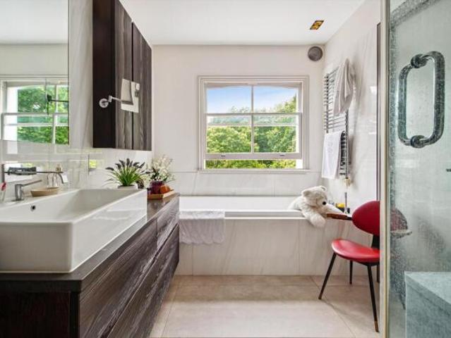 3 bedroom flat for rent in Cornwall Gardens, South Kensington, London SW7