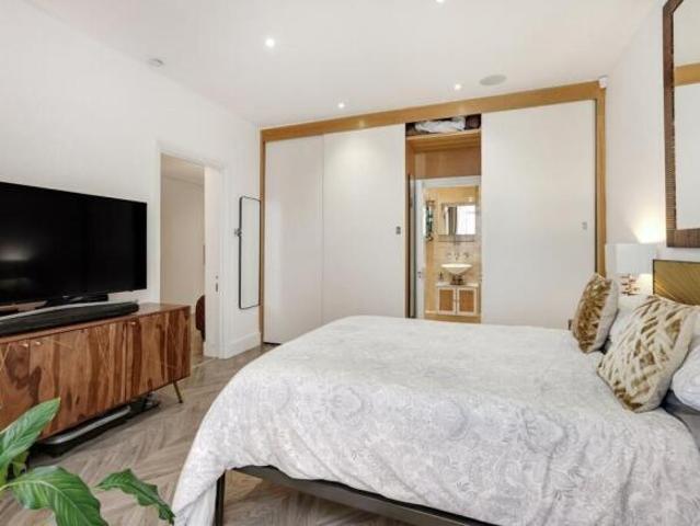 3 bedroom flat for rent in Cornwall Gardens, South Kensington, SW7