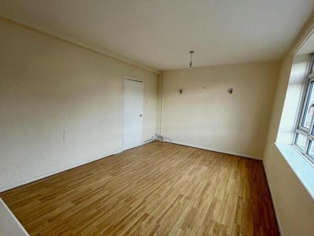 3 Bedroom Flat For Rent In Cotteridge