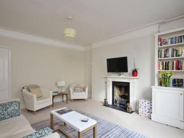3 bedroom flat for rent in Courtfield Gardens, South Kensington, London, SW5