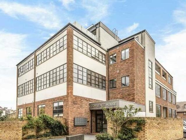 3 bedroom flat for rent in Cowleaze Road Kingston Upon ThamesT KT2