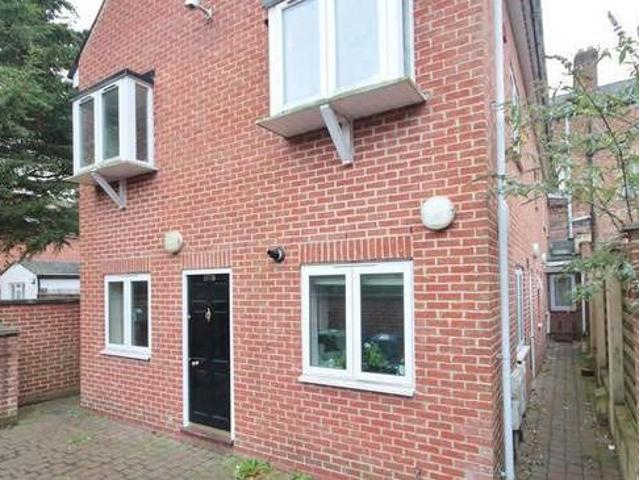 3 bedroom flat for rent in Cowley Road Oxford OX4 1UT OX4