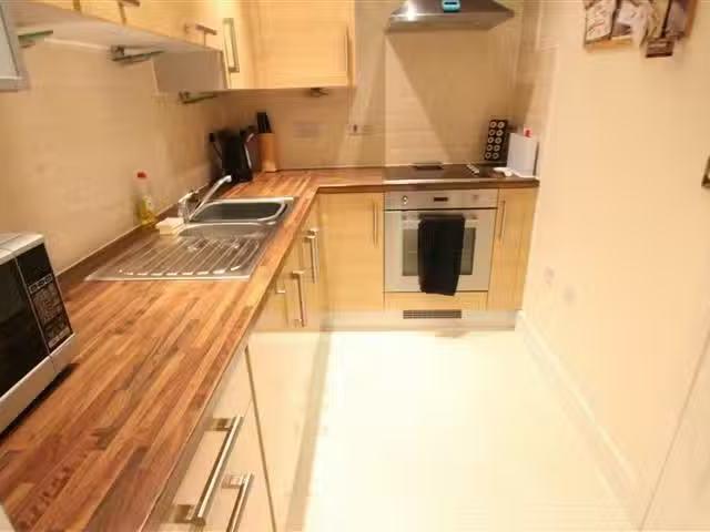 3 bedroom flat for rent in Coxhill Way, AYLESBURY, HP21