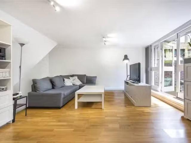 3 bedroom flat for rent in Cloysters Green, St Katharine Docks.