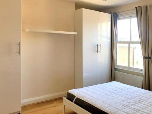 3 bedroom flat for rent in Claxton Grove, London, W6