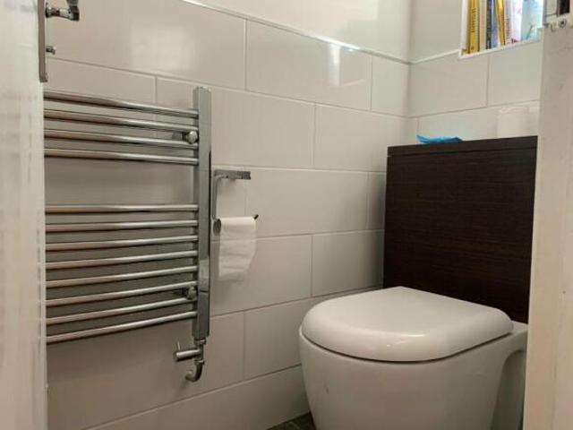 3 bedroom flat for rent in Clapham Road, Clapham North, SW4