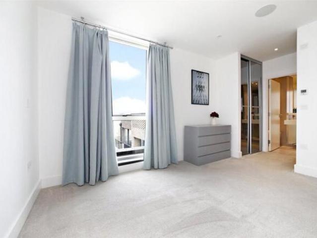 3 bedroom flat for rent in Claremont House, 28 Quebec Way, Rotherhithe, SE16