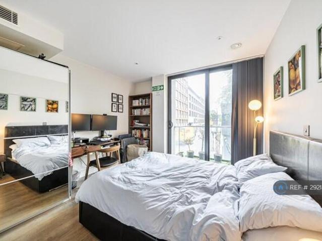 3 bedroom flat for rent in Clifton Terrace, London, N4