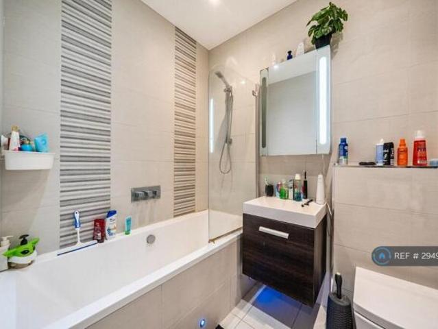 3 bedroom flat for rent in Clifton Terrace, London, N4