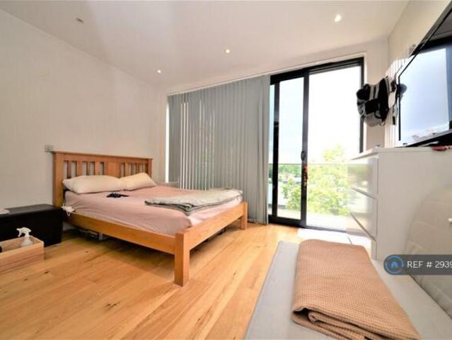 3 bedroom flat for rent in Clifton Terrace, London, N4