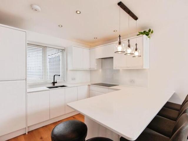 3 bedroom flat for rent in Crown Road, Weston, Bath, BA1