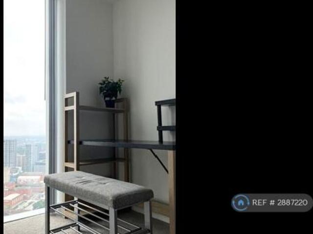 3 bedroom flat for rent in Crown Street, Manchester, M15