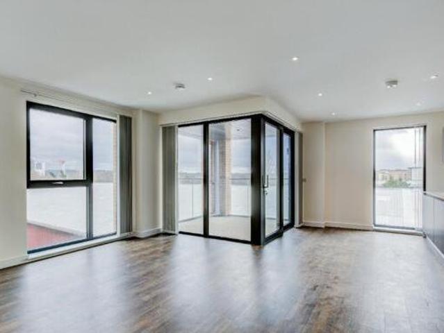 3 Bedroom Flat For Rent In Croydon, London
